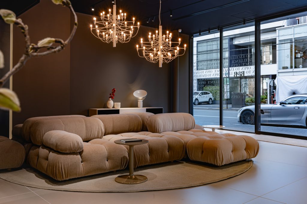 骨董通りに誕生。インテリアの次の時代を予感させる「B&B Italia Tokyo | Maxalto Tokyo 」 - BEARS ...
