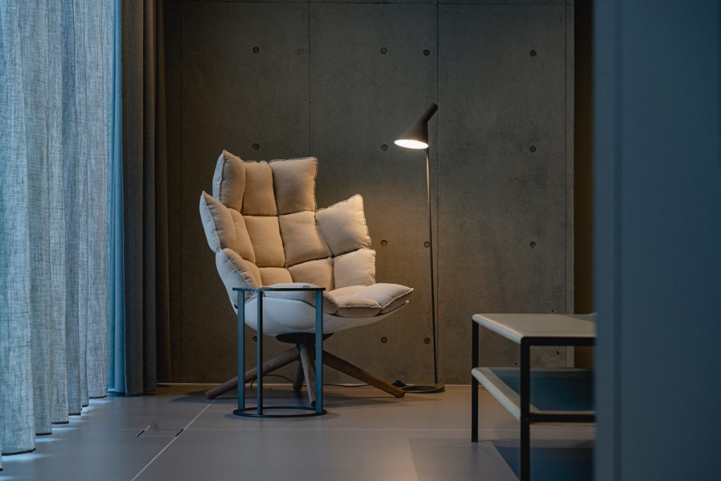 骨董通りに誕生。インテリアの次の時代を予感させる「B&B Italia Tokyo | Maxalto Tokyo 」 - BEARS ...